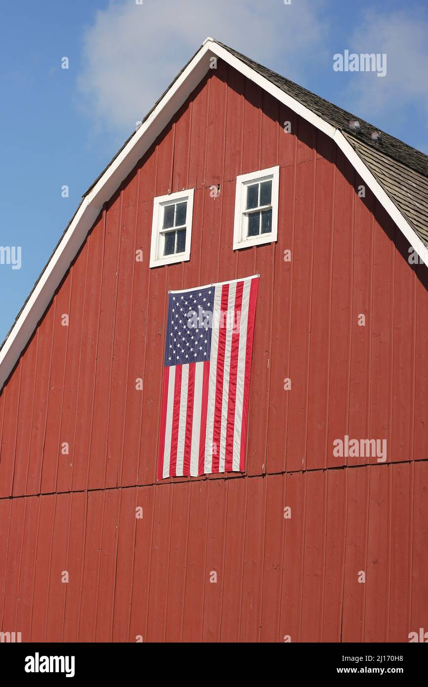 American flag painted on barn hi-res stock photography and images - Alamy