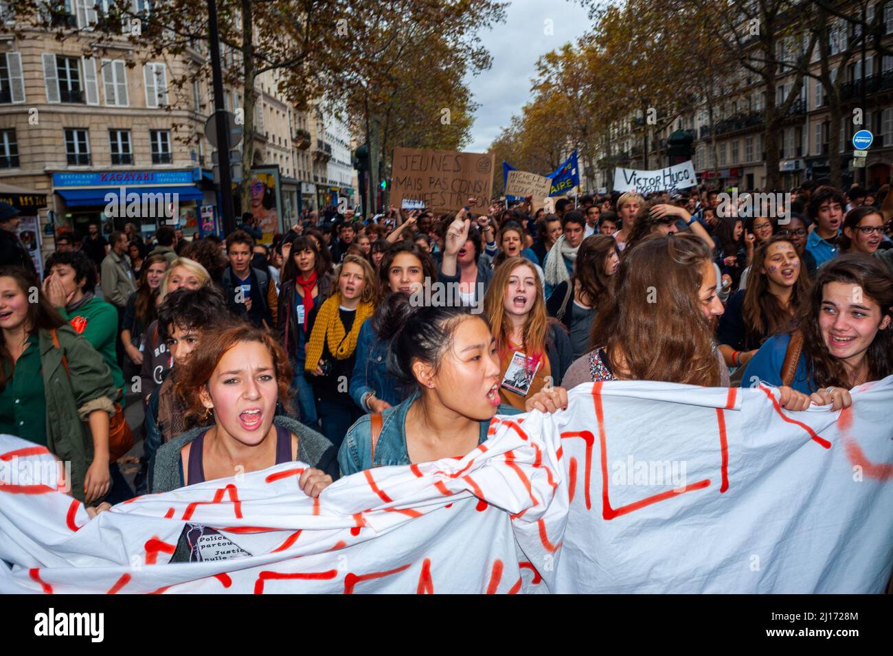 High school teens paris france hi-res stock photography and images - Alamy