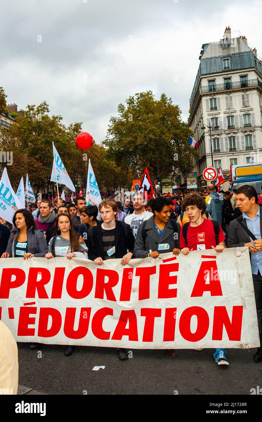 Paris, France, Large Crowd People, Teenagers, Front French High School ...