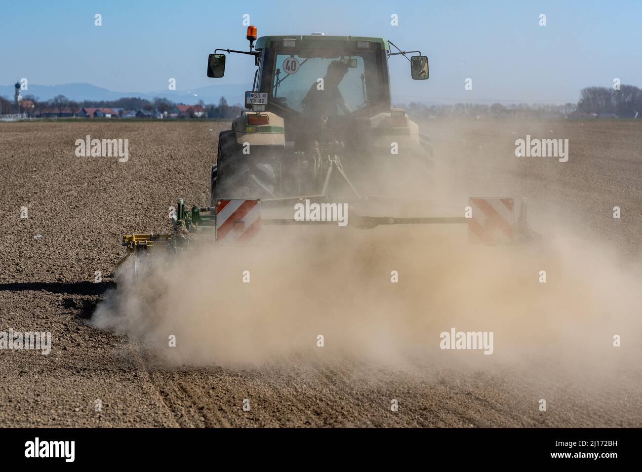 Feldkirchen, Germany. 23rd Mar, 2022. A farmer raises dust with his ...