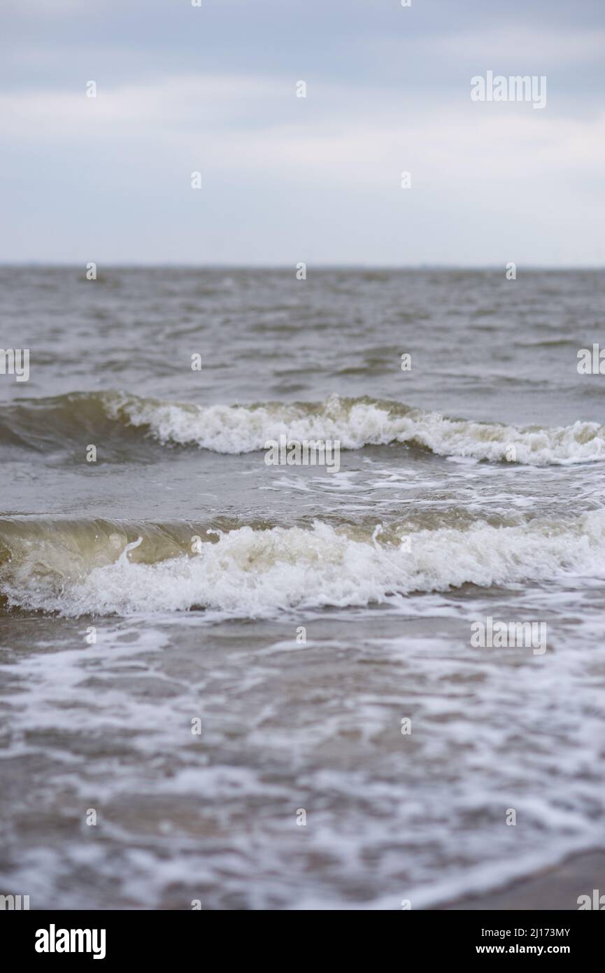 Wilhelmshaven, Germany. 09th Apr, 2021. The churning waters of the Jade ...