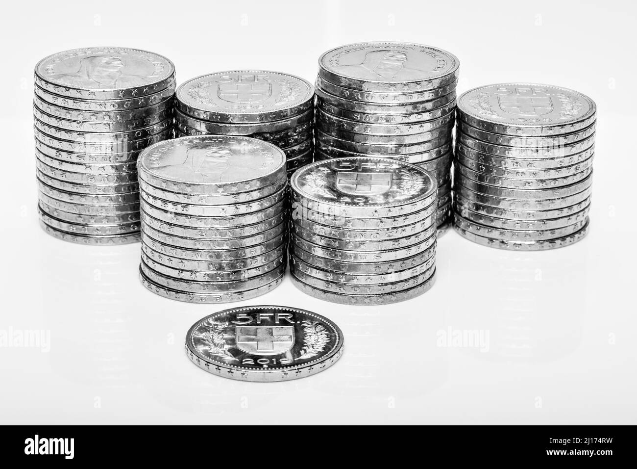 Piles of Swiss coins - 5 CHF, Pièces de 5 Francs Stock Photo - Alamy