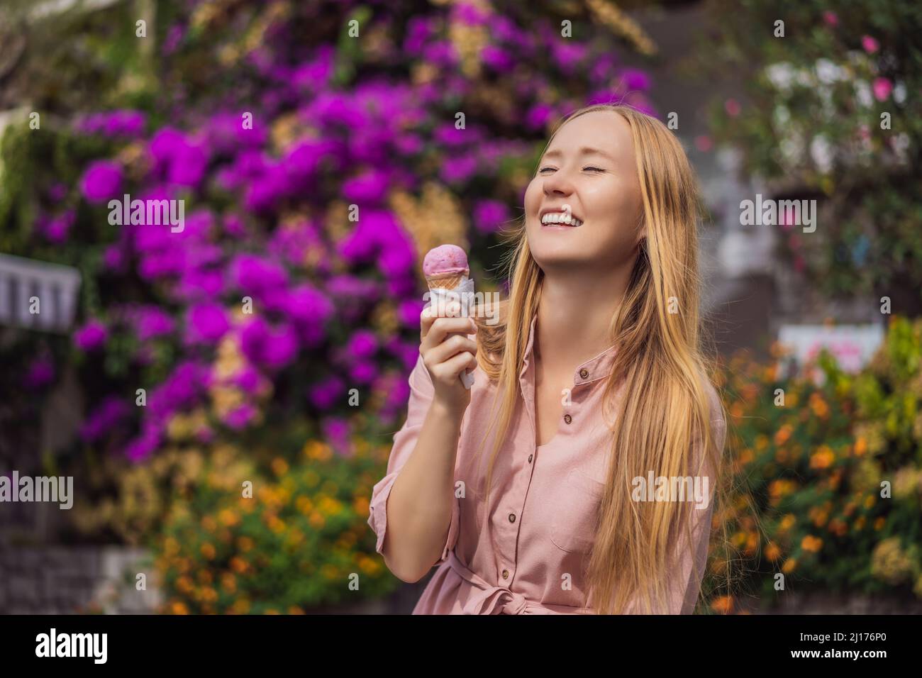 White lady with ice cream cone hi-res stock photography and images - Alamy