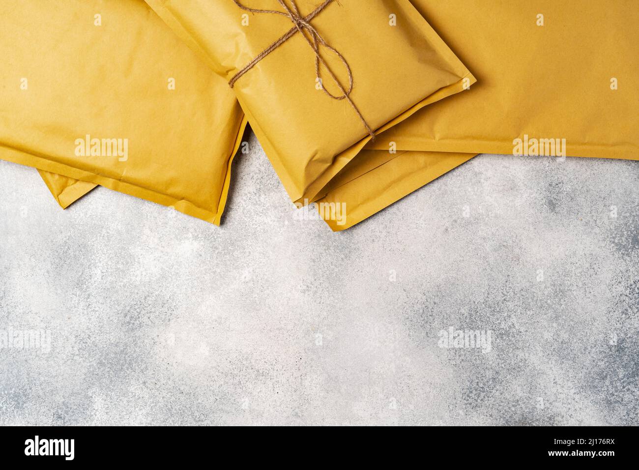 Brown bubble padded envelope hi-res stock photography and images - Alamy