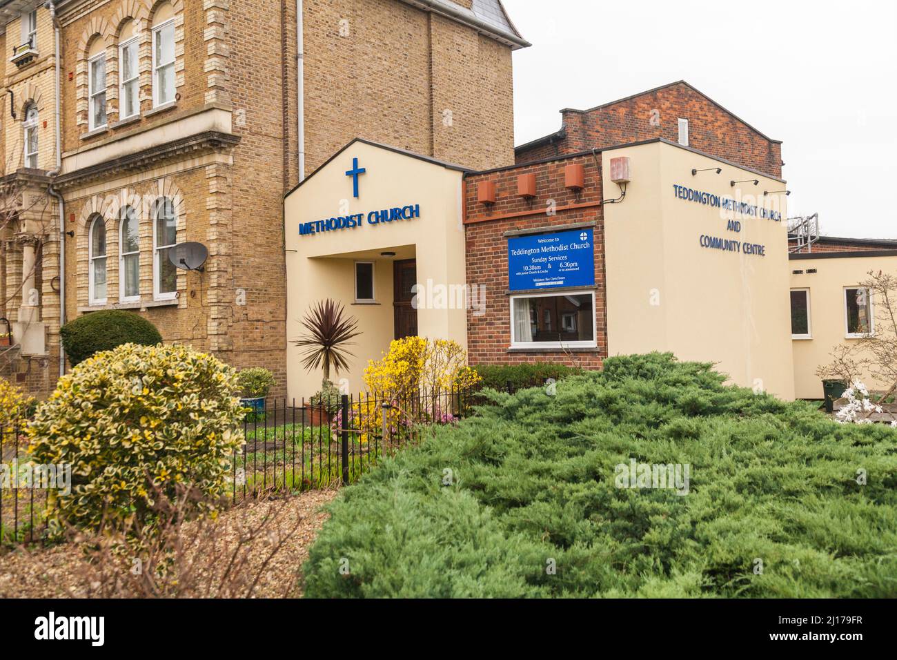 Teddington church hi-res stock photography and images - Alamy