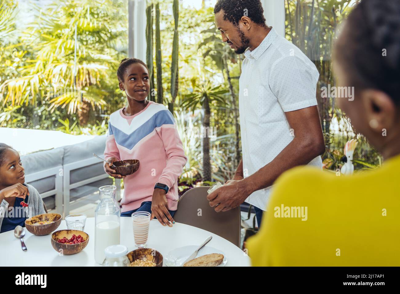 Mother father daughter at table hi-res stock photography and images - Alamy