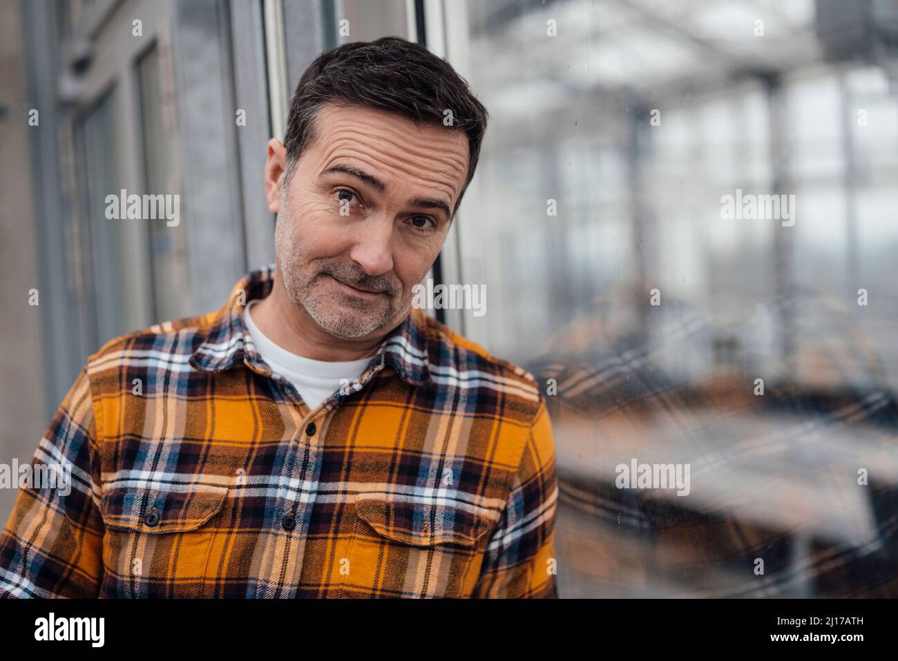 Employee standing hi-res stock photography and images - Alamy