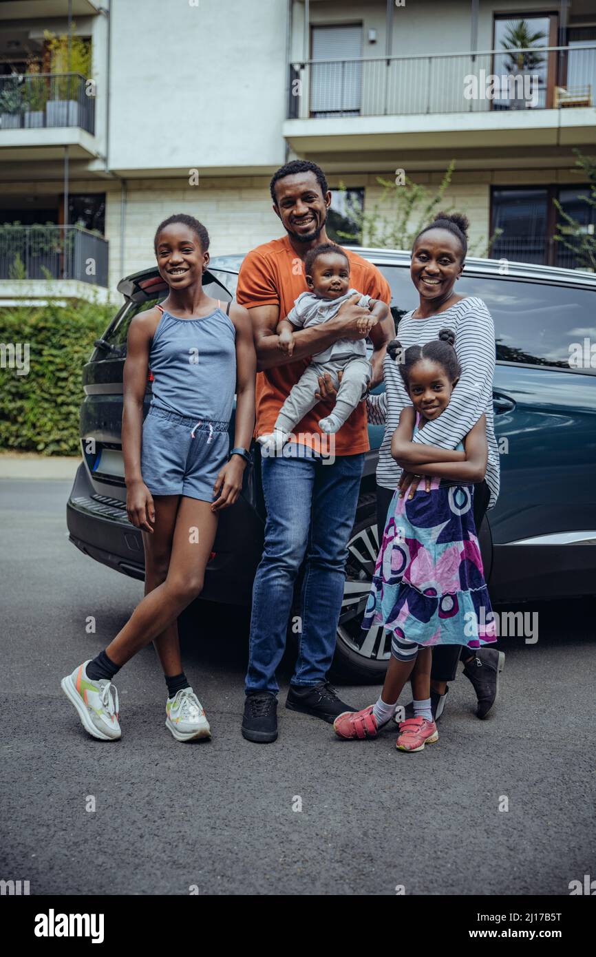 Child standing front of car hi-res stock photography and images - Alamy