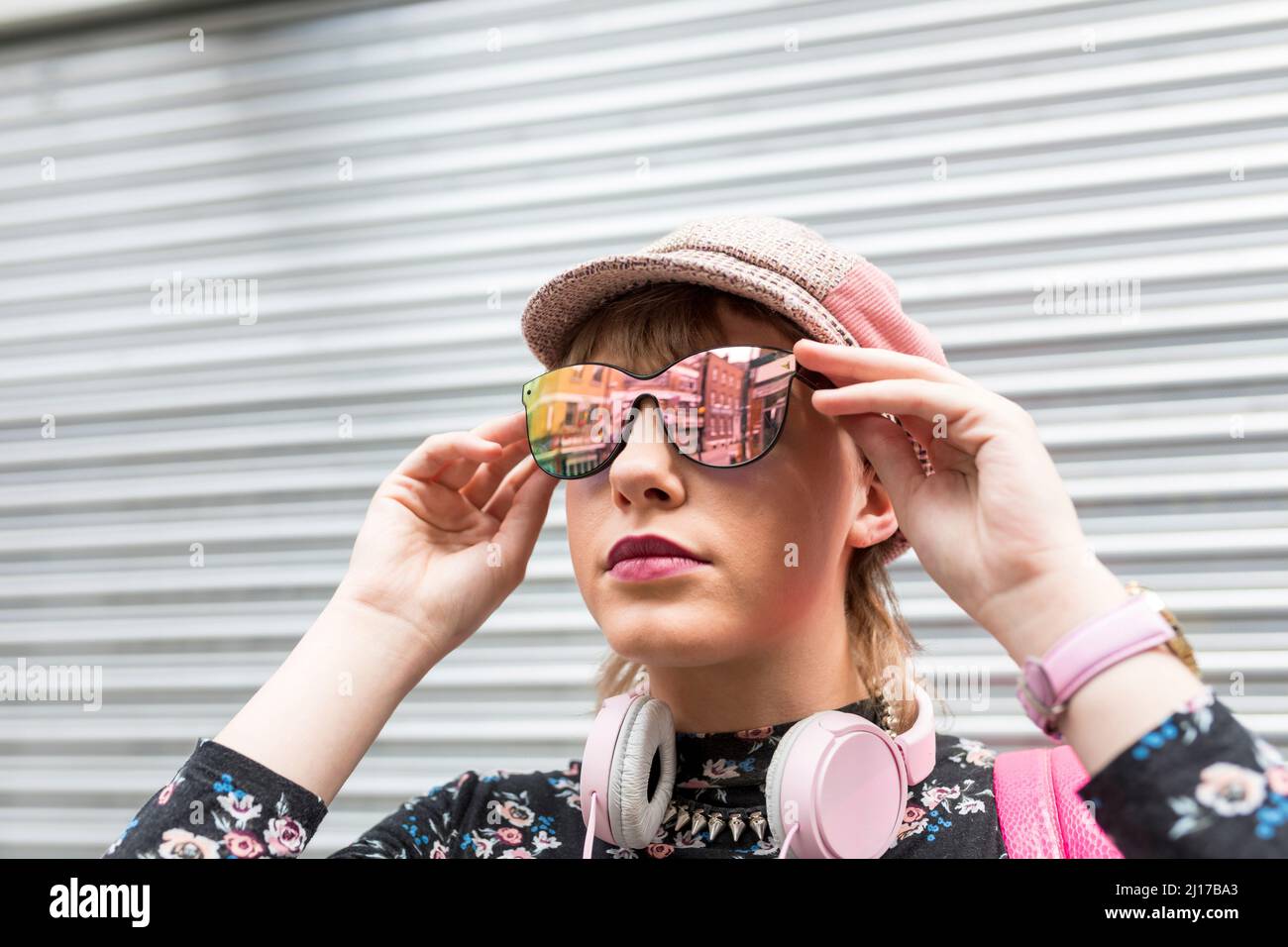 Shutter sunglasses hi-res stock photography and images - Alamy