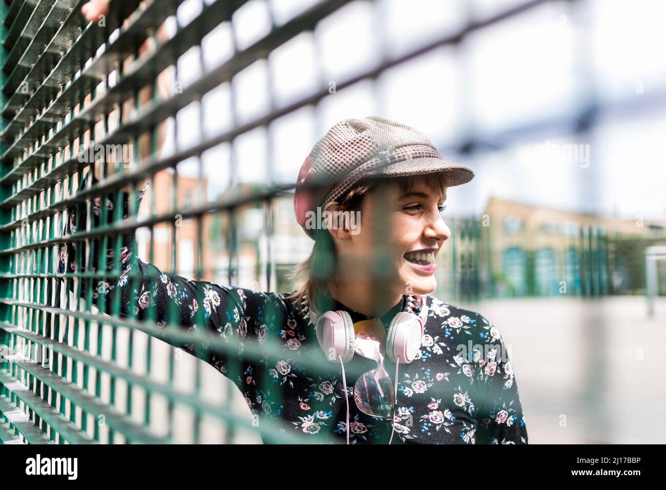 See through fence hi-res stock photography and images - Alamy