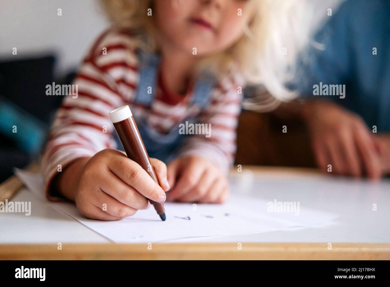 Children drawing pen hi-res stock photography and images - Alamy