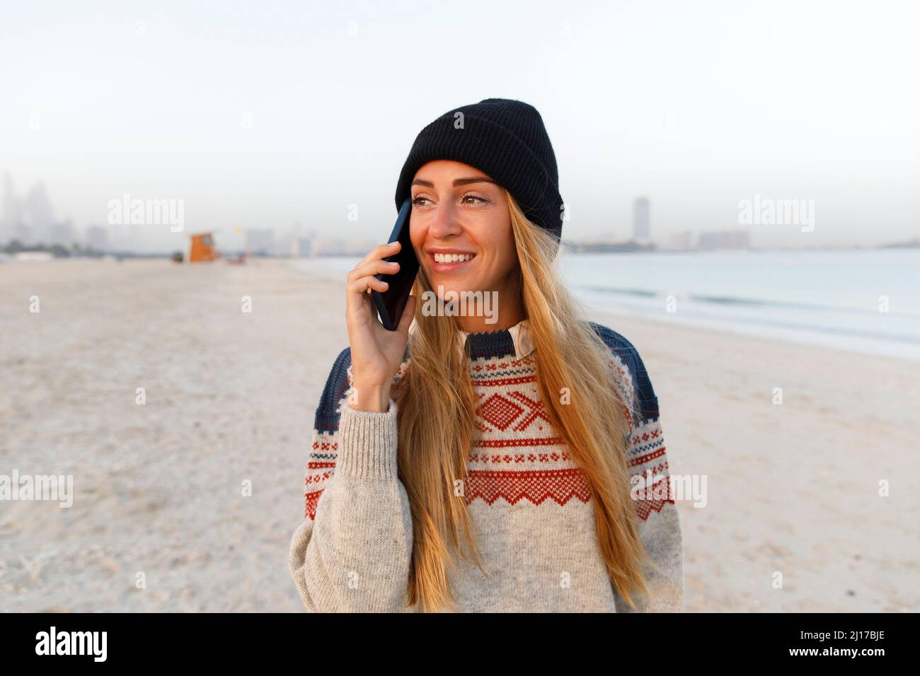 Black woman beach hi-res stock photography and images - Alamy