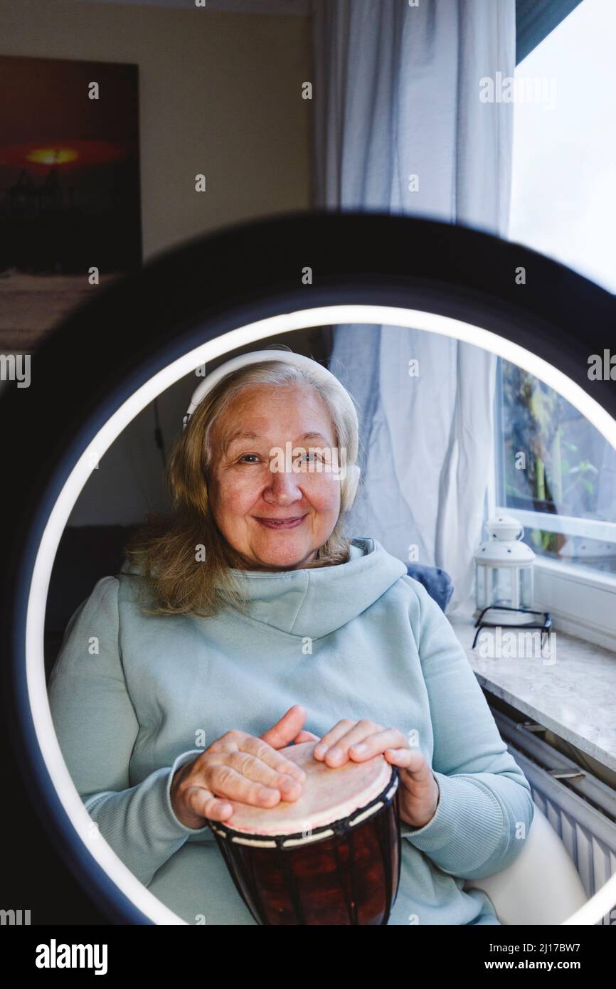 Hand through light ring hi-res stock photography and images - Alamy