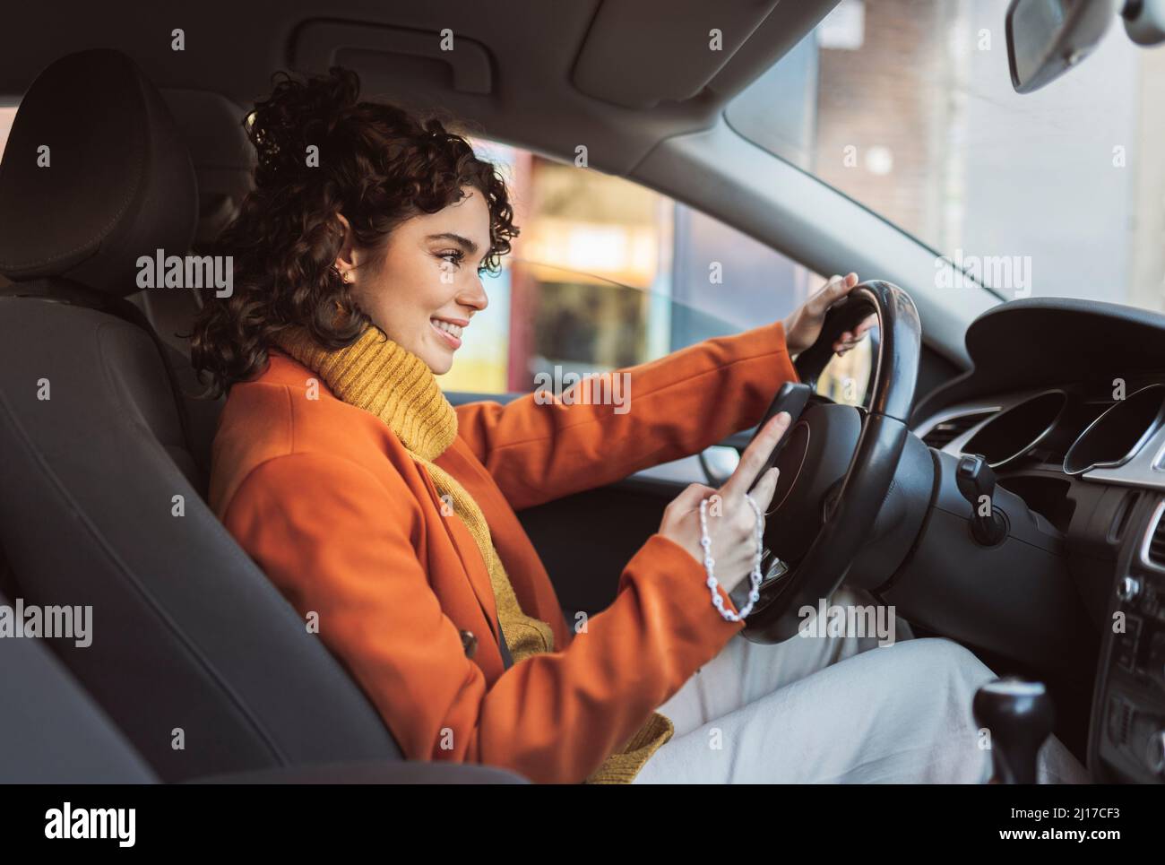 Woman car driving winter hi-res stock photography and images - Alamy