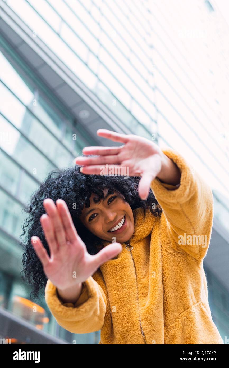 Happy woman making finger frame Stock Photo - Alamy