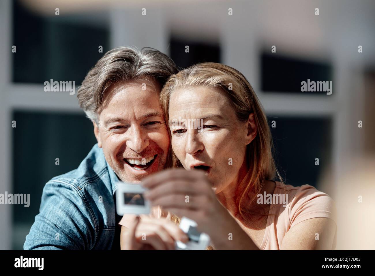 Surprised couple hi-res stock photography and images - Alamy