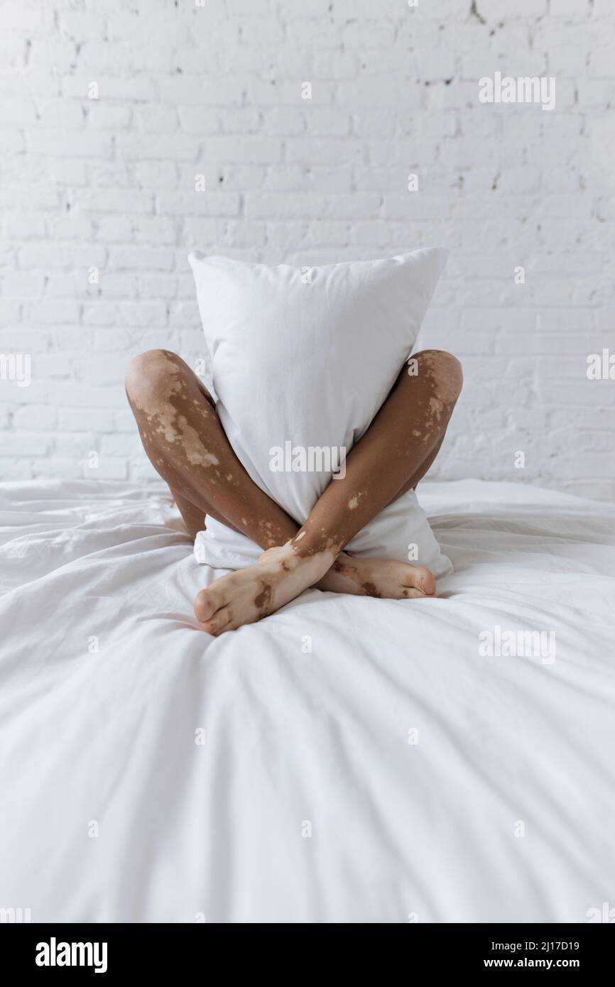Between legs woman hi-res stock photography and images - Alamy