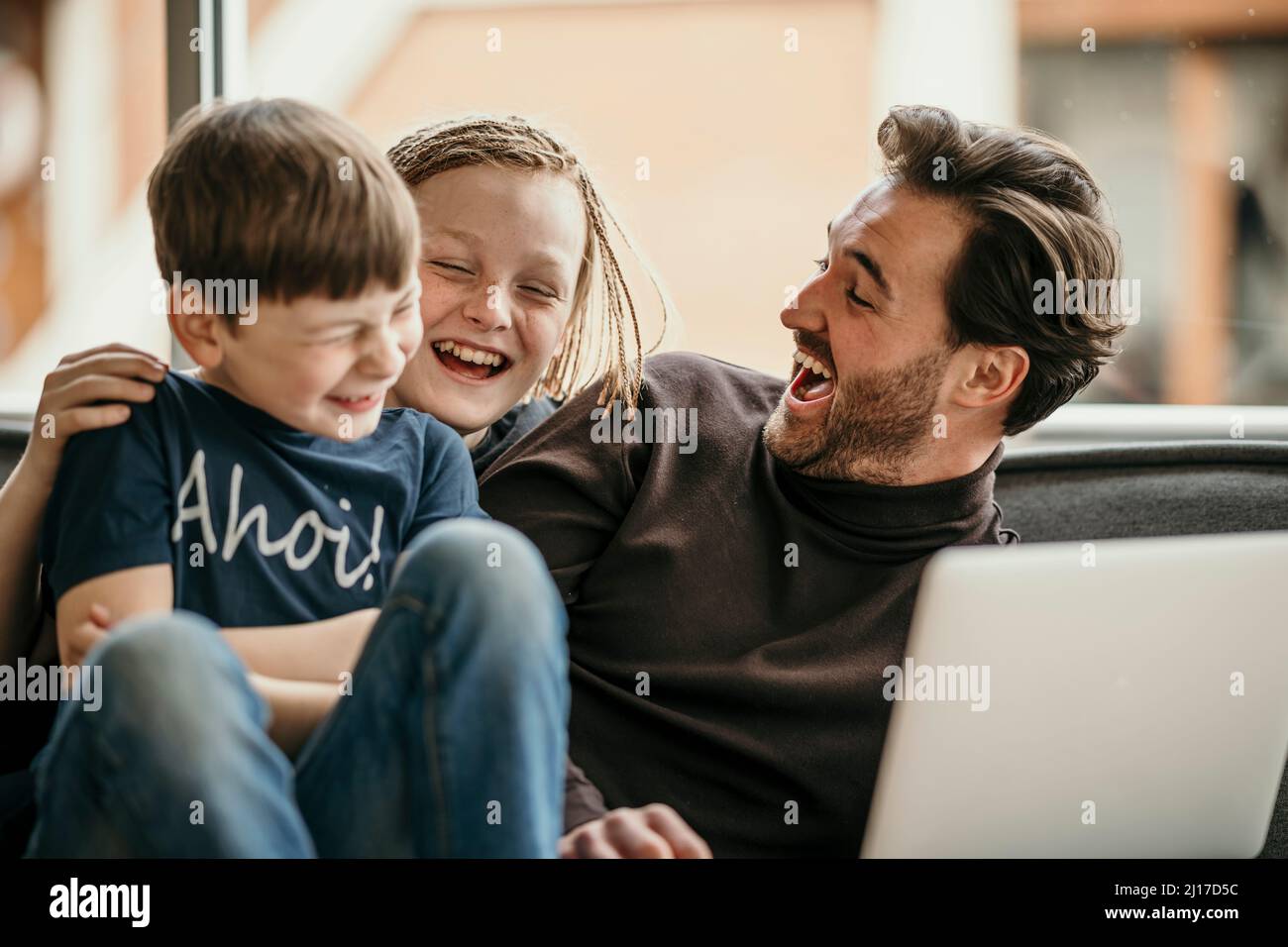 Father sons laughing hi-res stock photography and images - Alamy