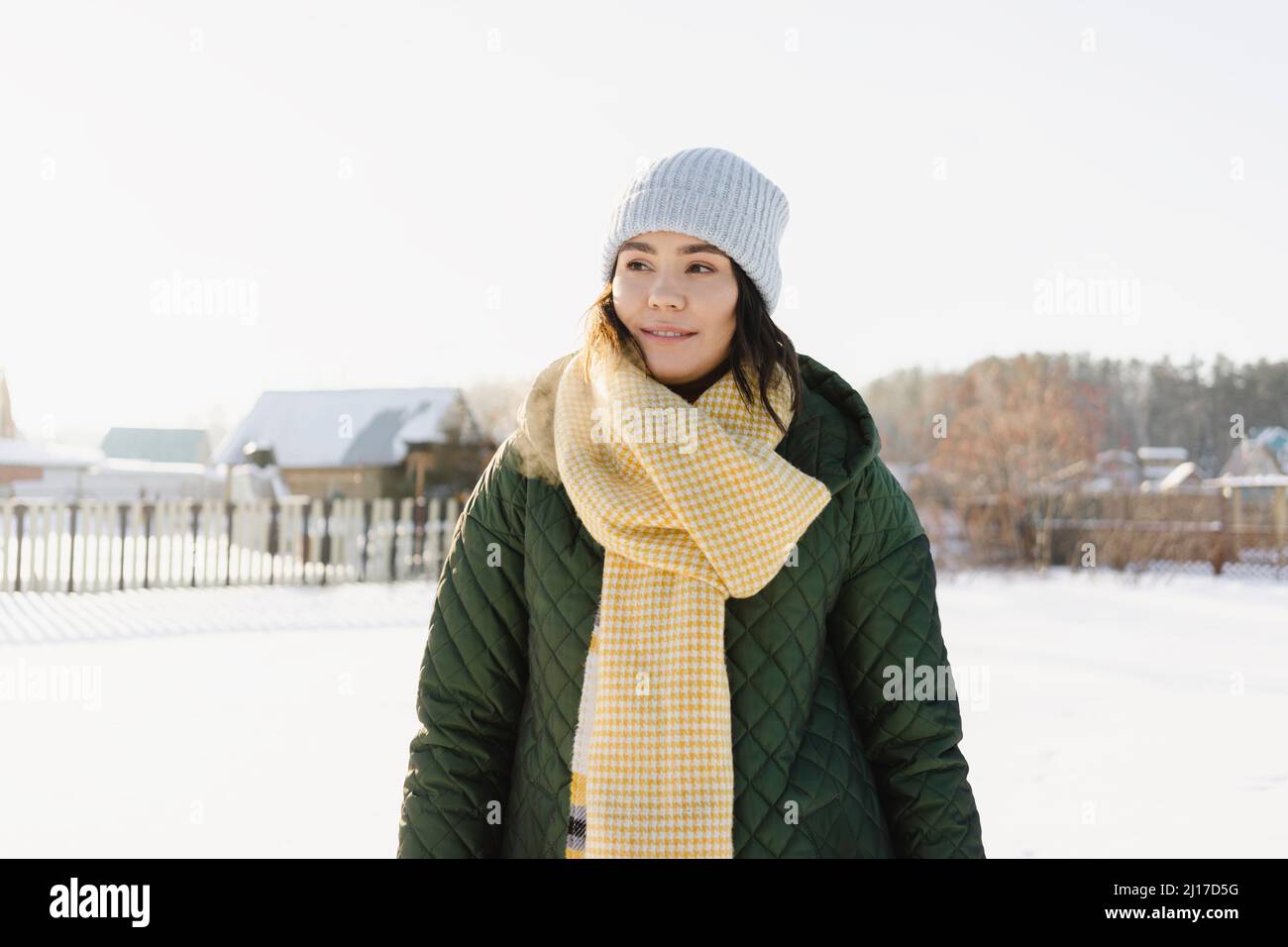 Coat scarf and hat hi-res stock photography and images - Alamy