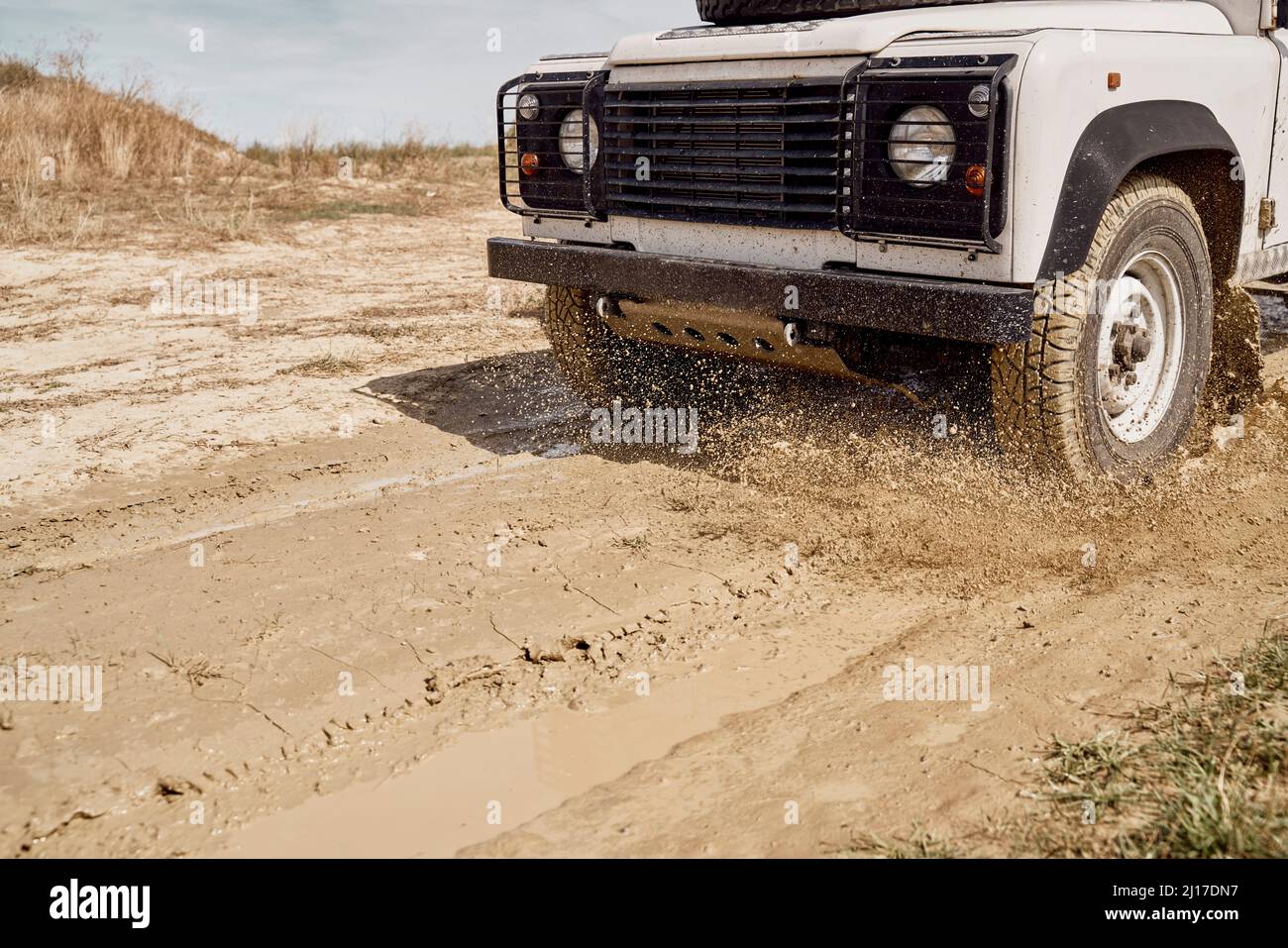 Car muddy road hi-res stock photography and images - Alamy