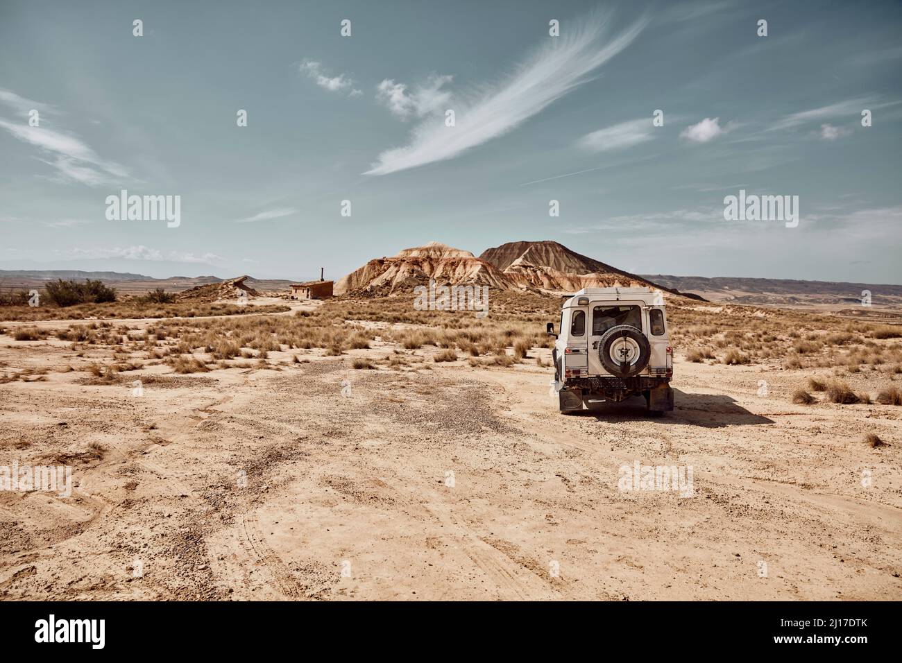 Car driving in the desert hi-res stock photography and images - Alamy