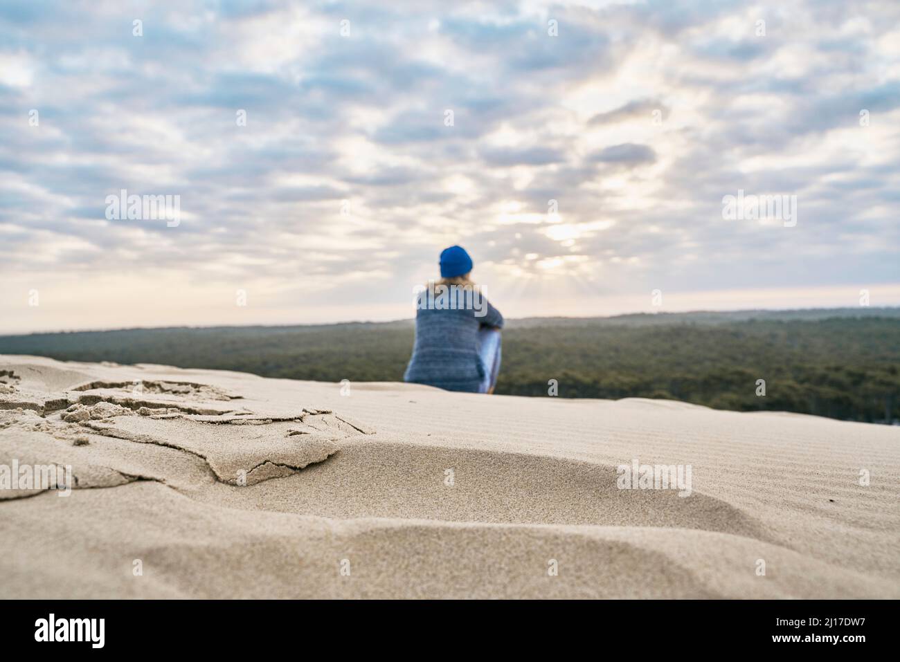 Tourist sitting on sand dune Stock Photo - Alamy