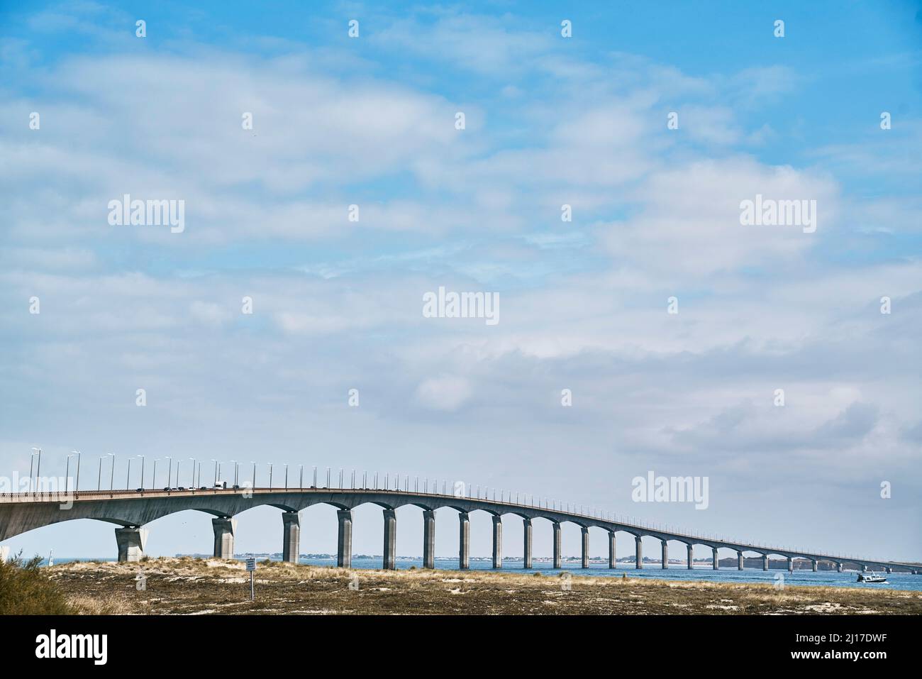 Under sea bridge hi-res stock photography and images - Alamy