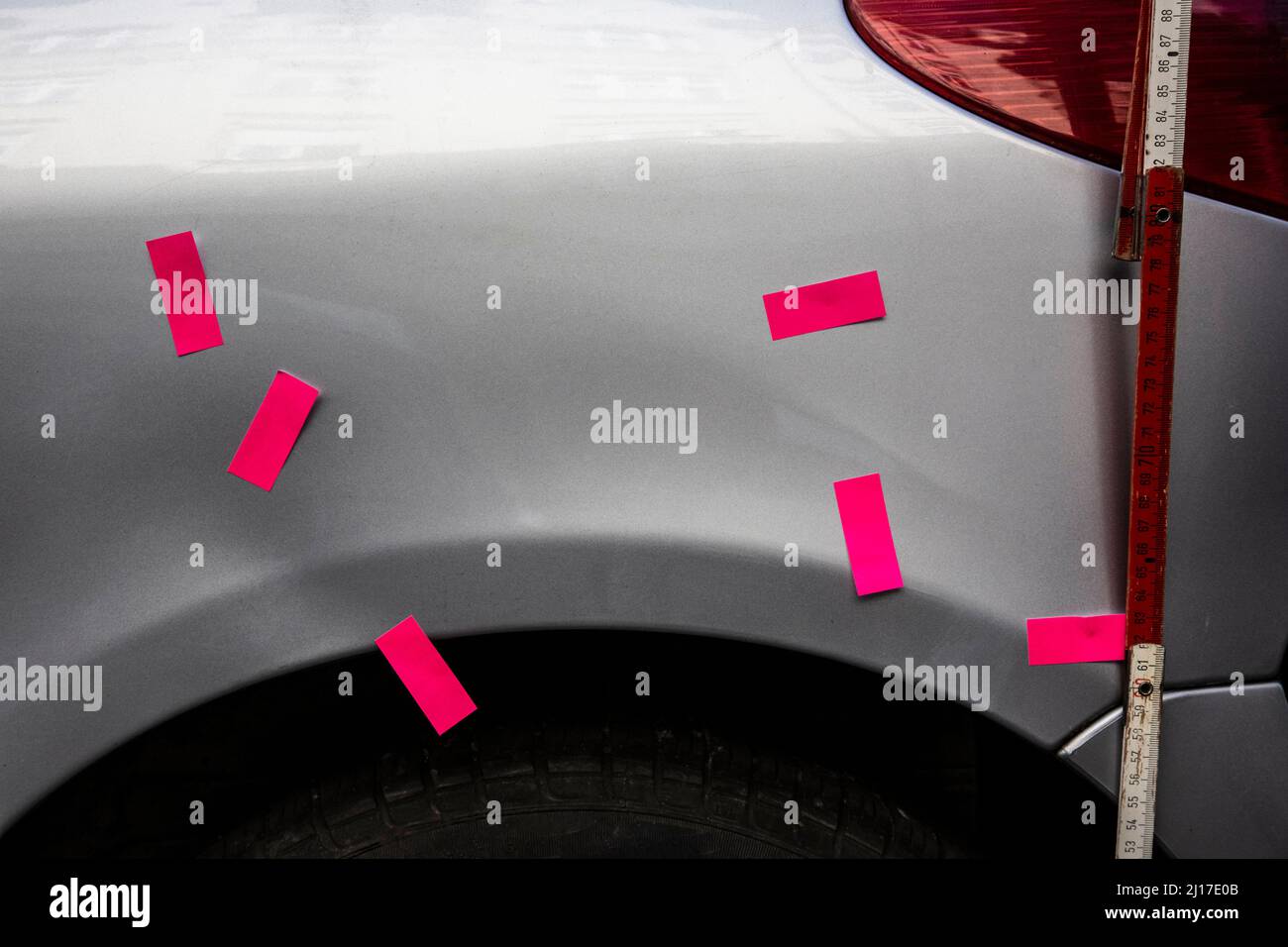 Adhesive notes stuck on accidental car Stock Photo - Alamy