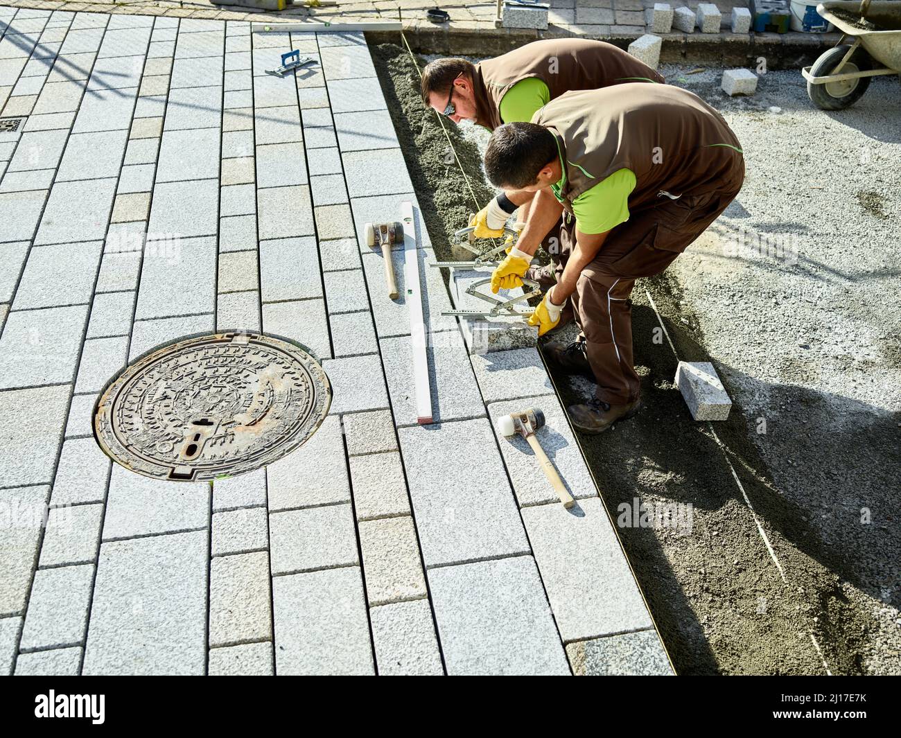 Installing pavers hi-res stock photography and images - Alamy