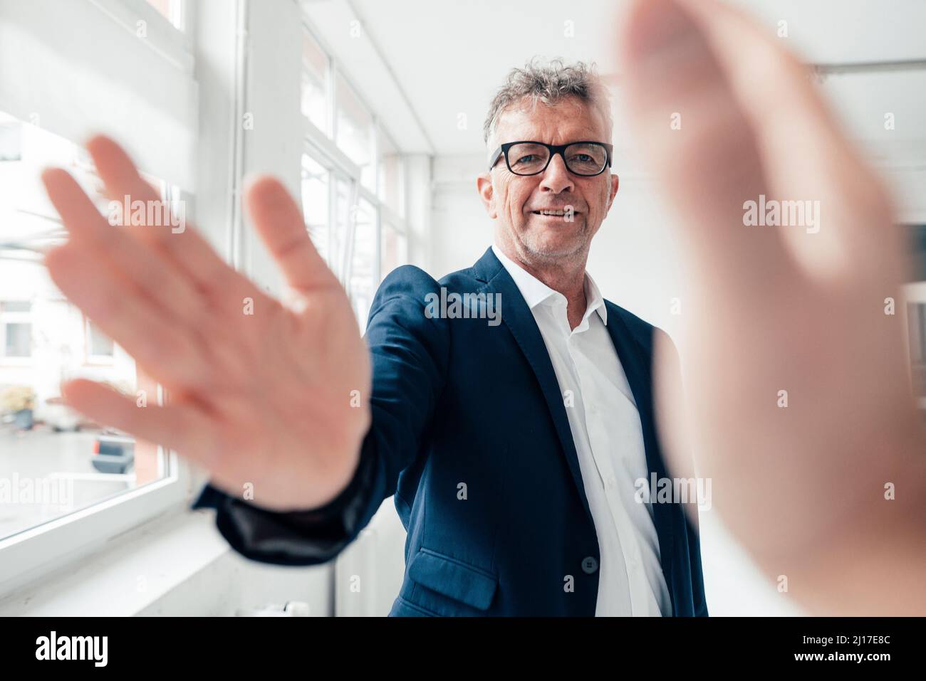 Office high five hi-res stock photography and images - Alamy