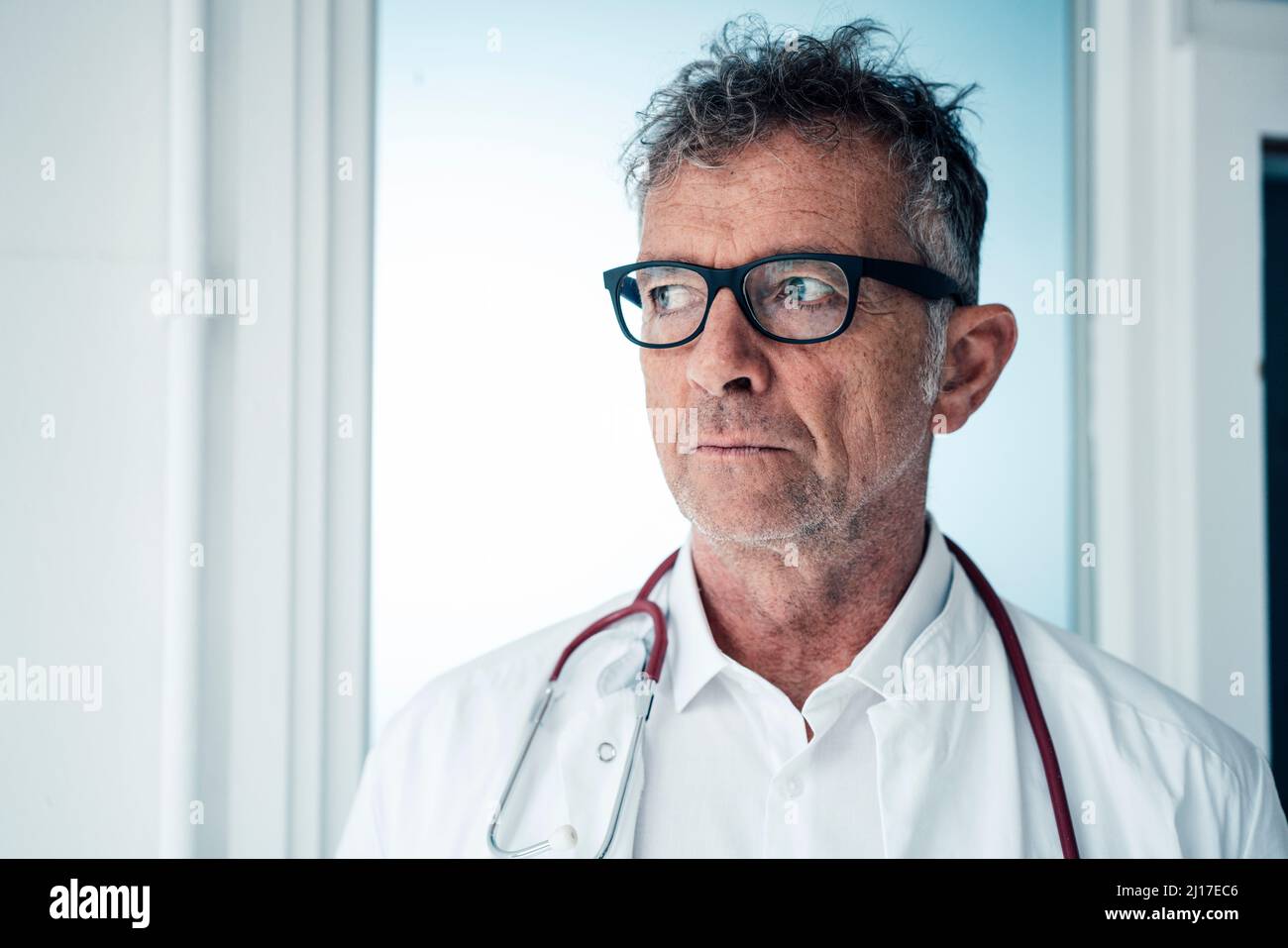 Doctor wearing eyeglasses at clinic Stock Photo - Alamy