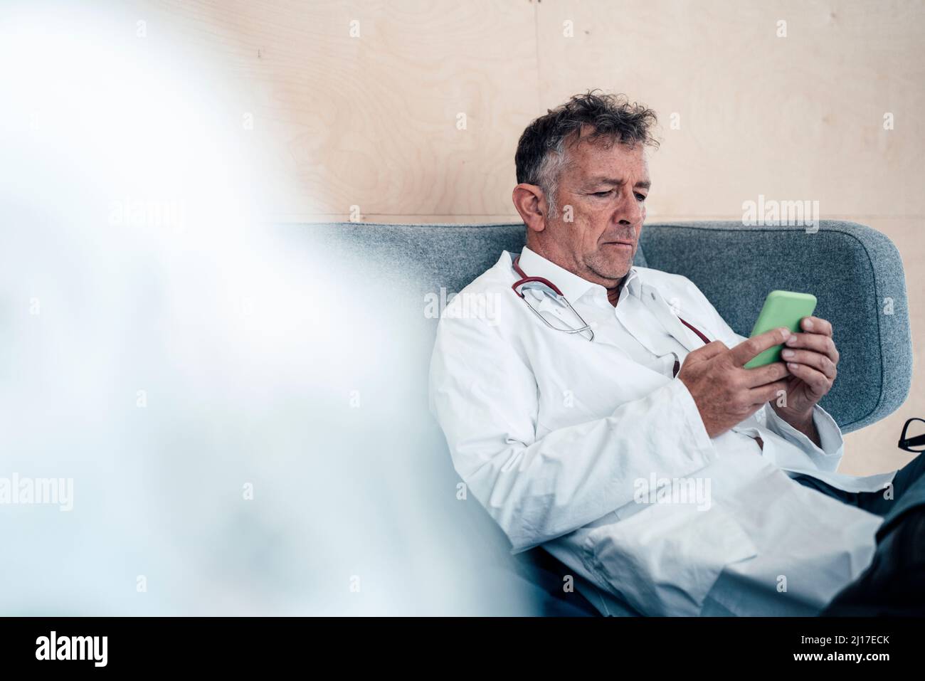 Doctor senior sofa hi-res stock photography and images - Alamy