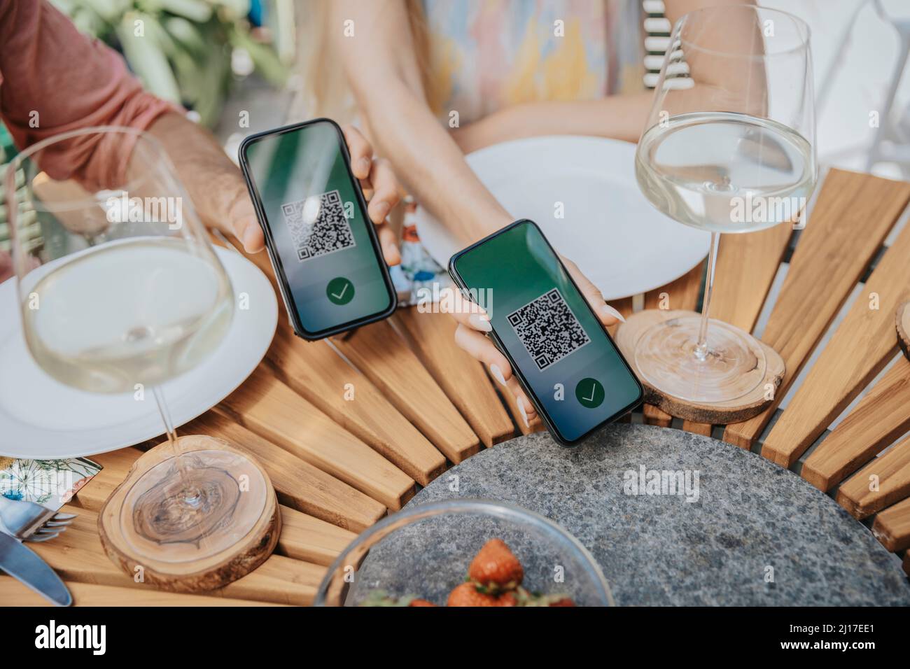 Green passes hi-res stock photography and images - Alamy