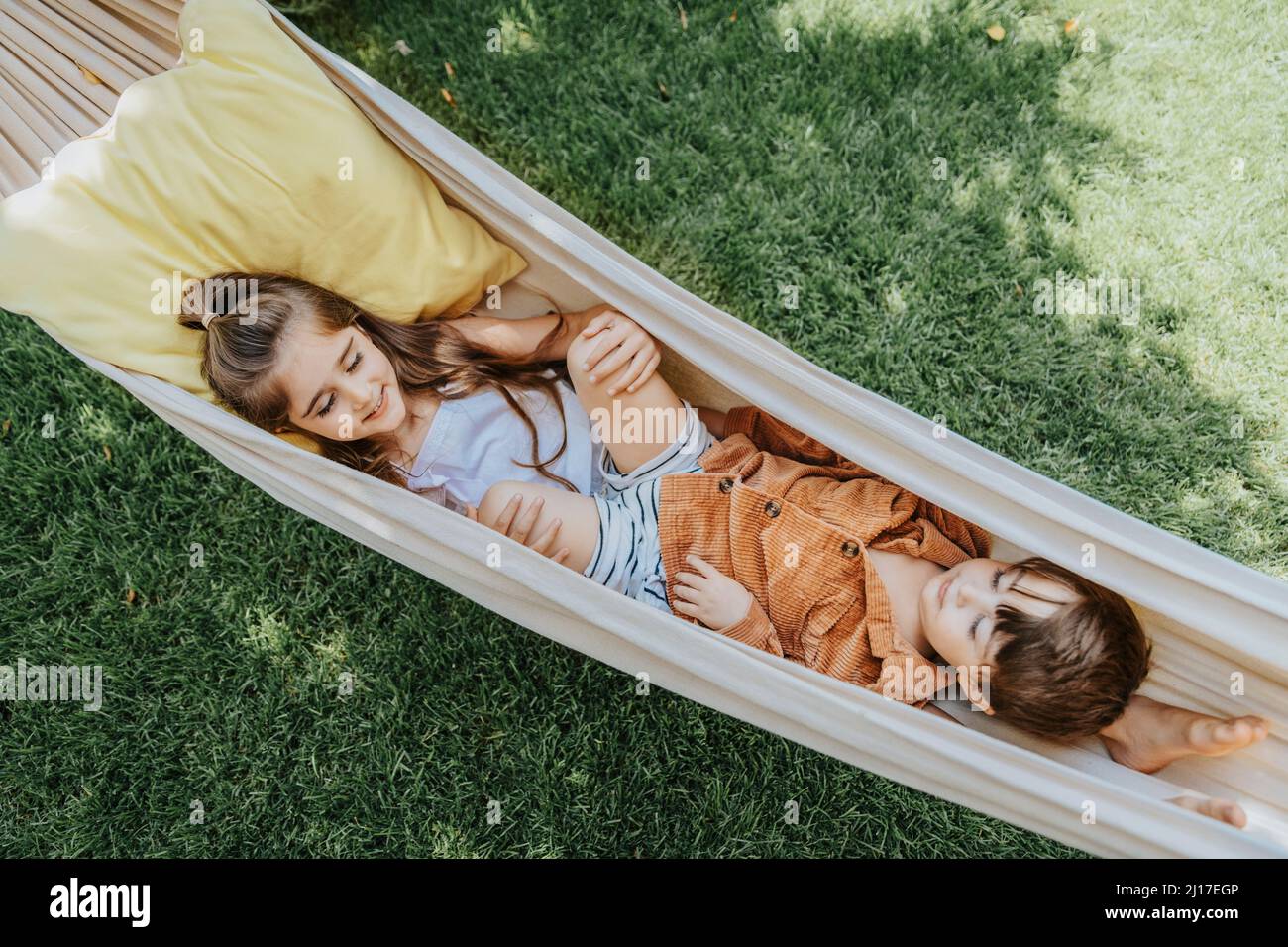 3 children siblings hi-res stock photography and images - Alamy