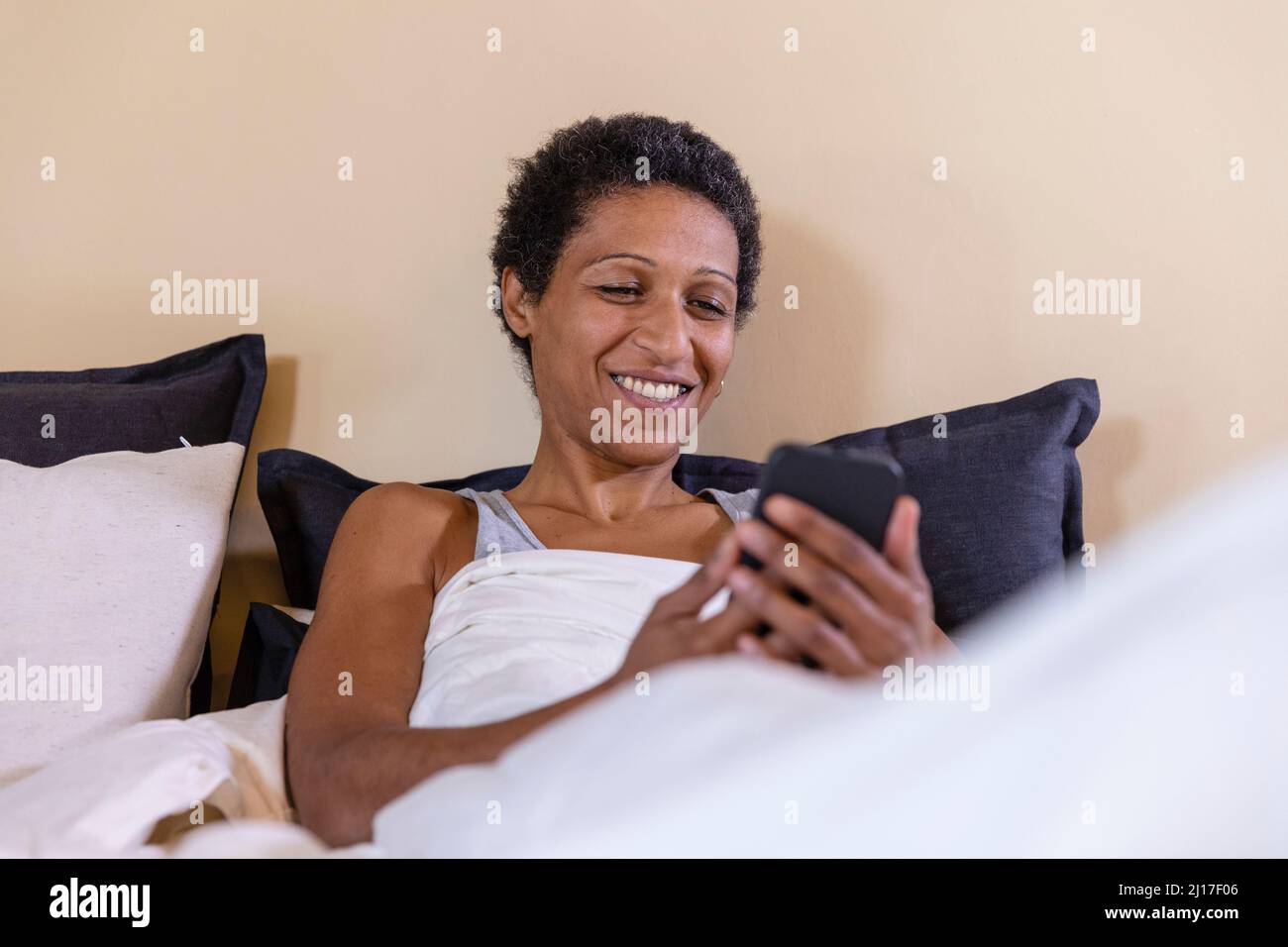 Black woman bed sitting up hi-res stock photography and images - Alamy