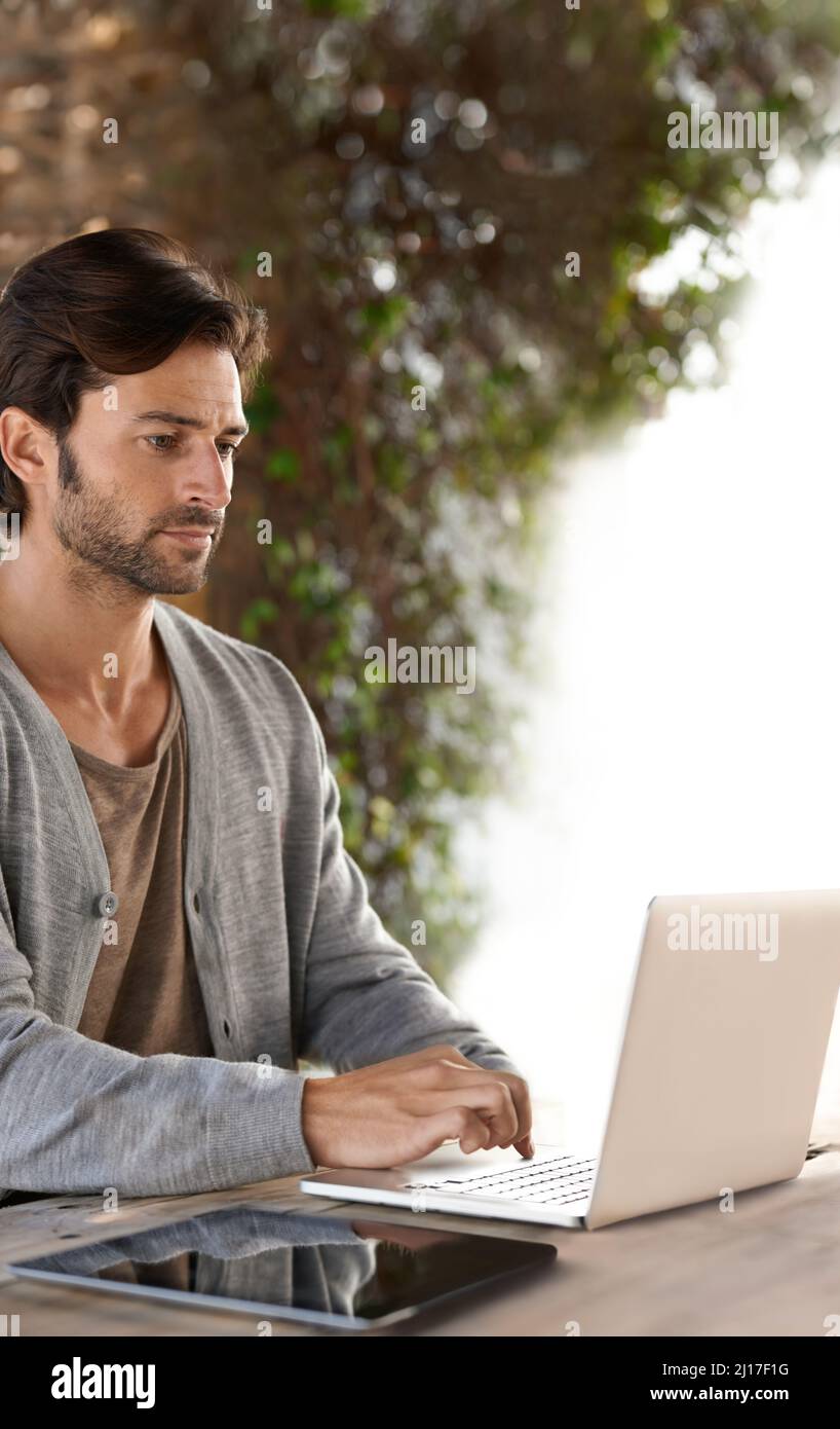 Male outdoor laptop beard typing hi-res stock photography and images ...