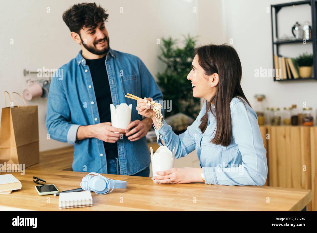 Asian couple eating noodles hi-res stock photography and images - Alamy