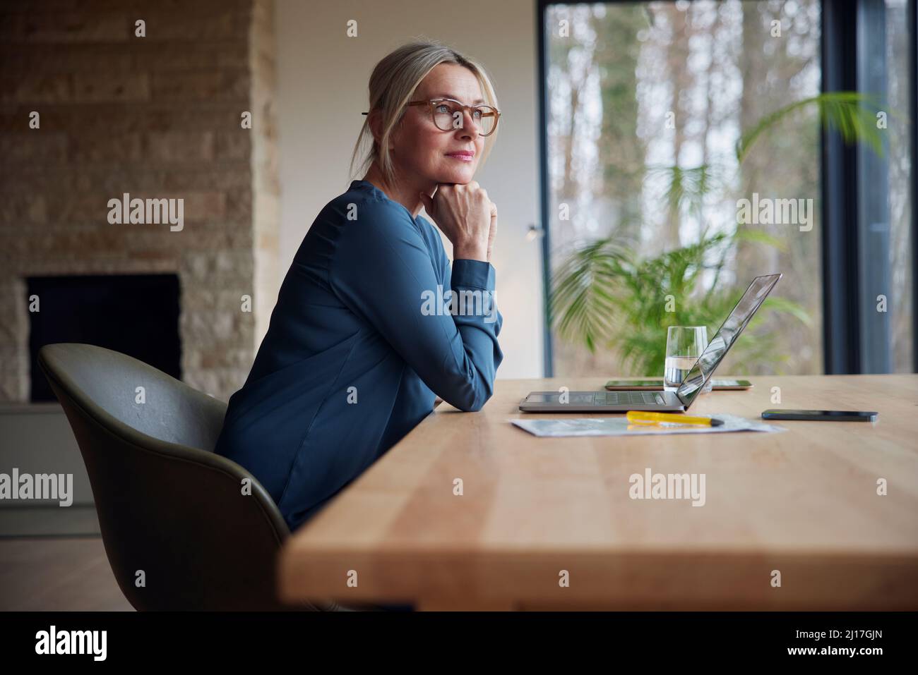 Chin table hi-res stock photography and images - Alamy
