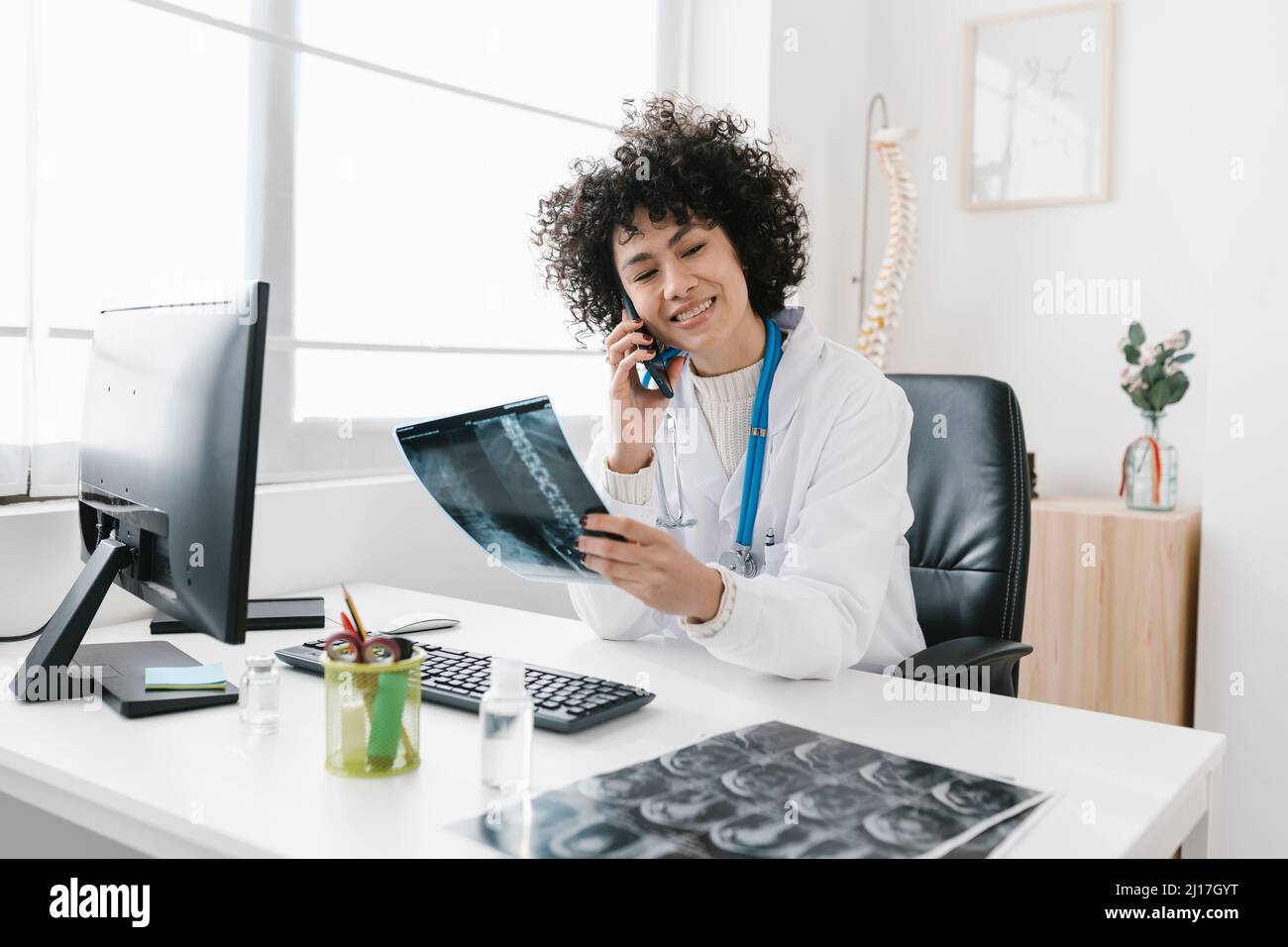 Mobile phone x ray hi-res stock photography and images - Alamy