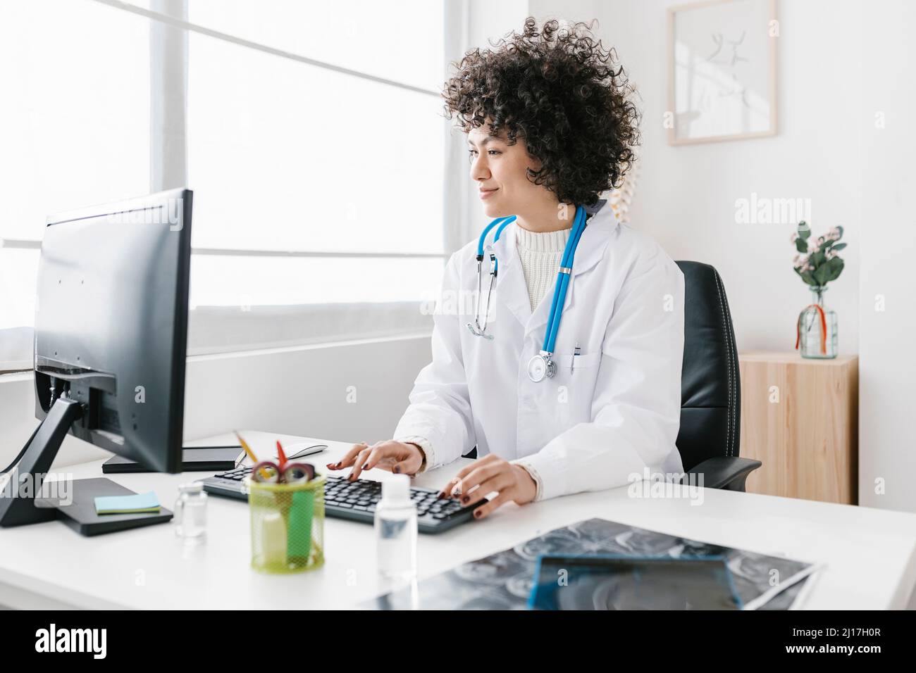 Desktop hospital hi-res stock photography and images - Alamy