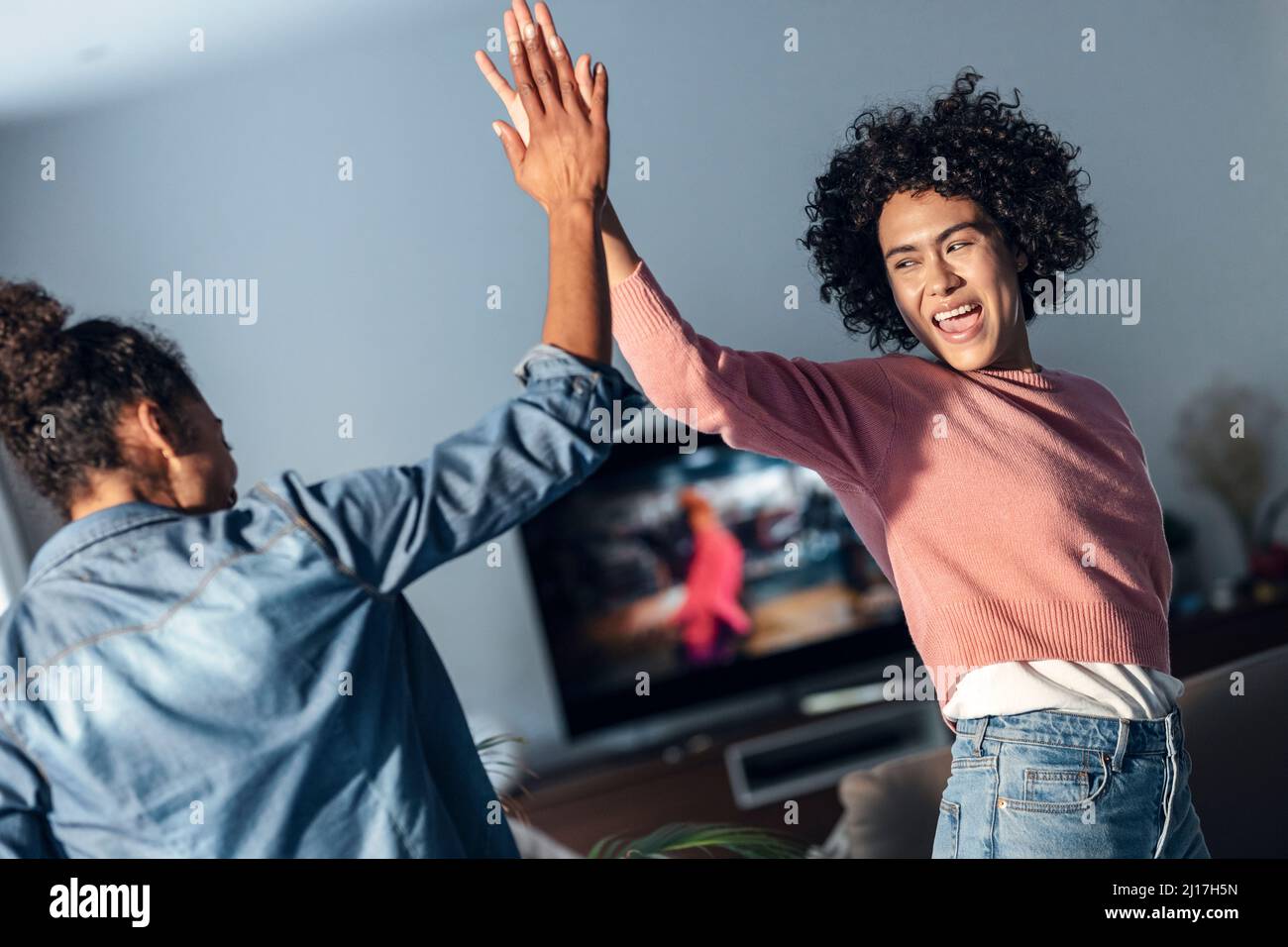 Five dancing women hi-res stock photography and images - Alamy