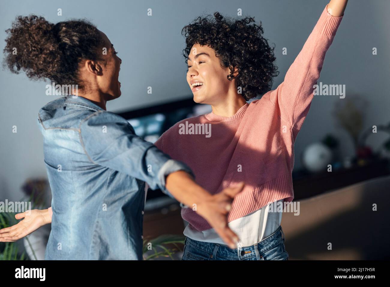Young friends dancing home hi-res stock photography and images - Alamy