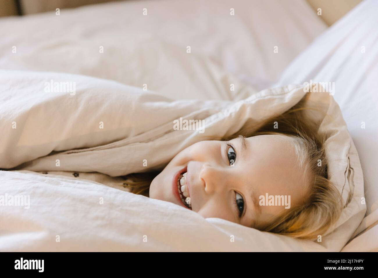 Girl wrapped in blanket hi-res stock photography and images - Alamy