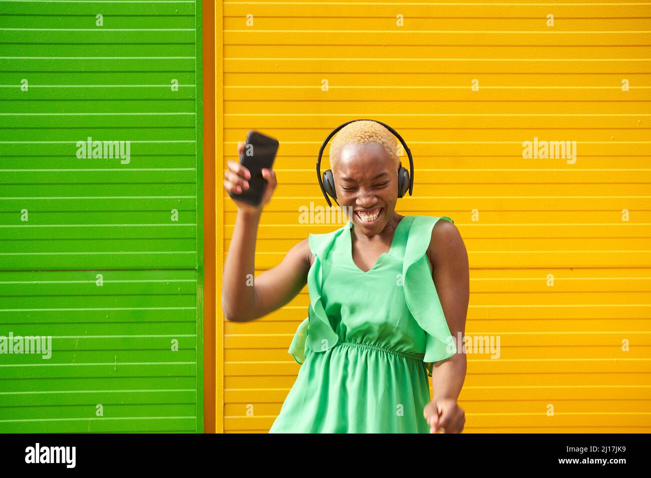 Woman dancing in front yellow hi-res stock photography and images - Alamy