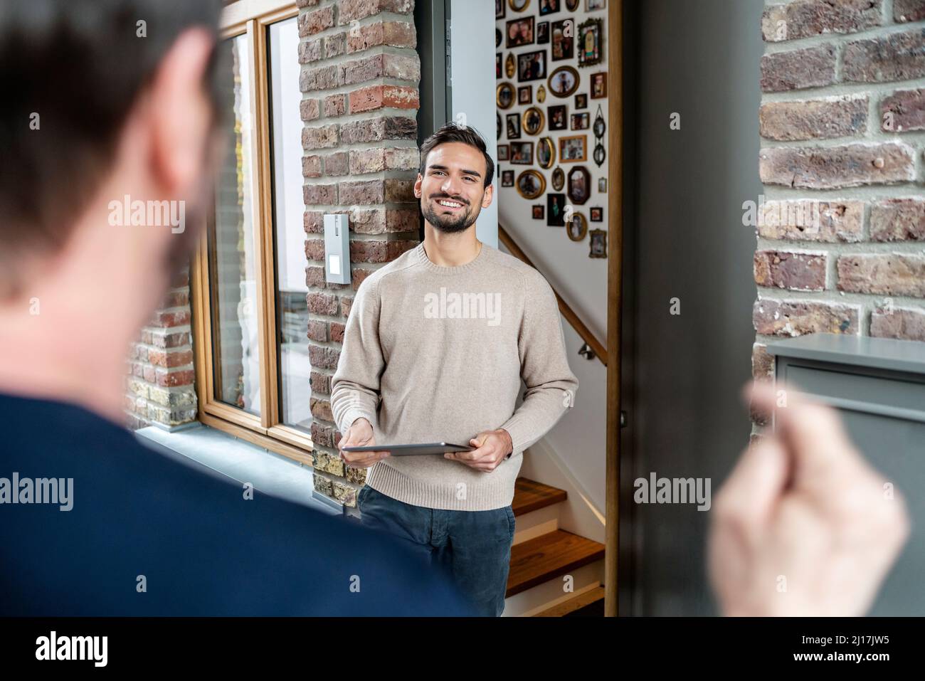 Man pc outside hi-res stock photography and images - Alamy