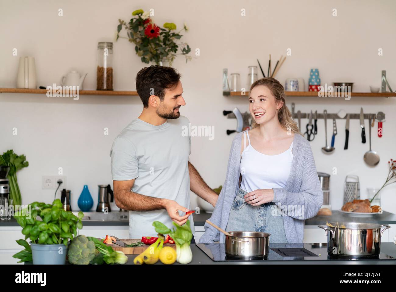 Man cooking at home young man hi-res stock photography and images - Alamy