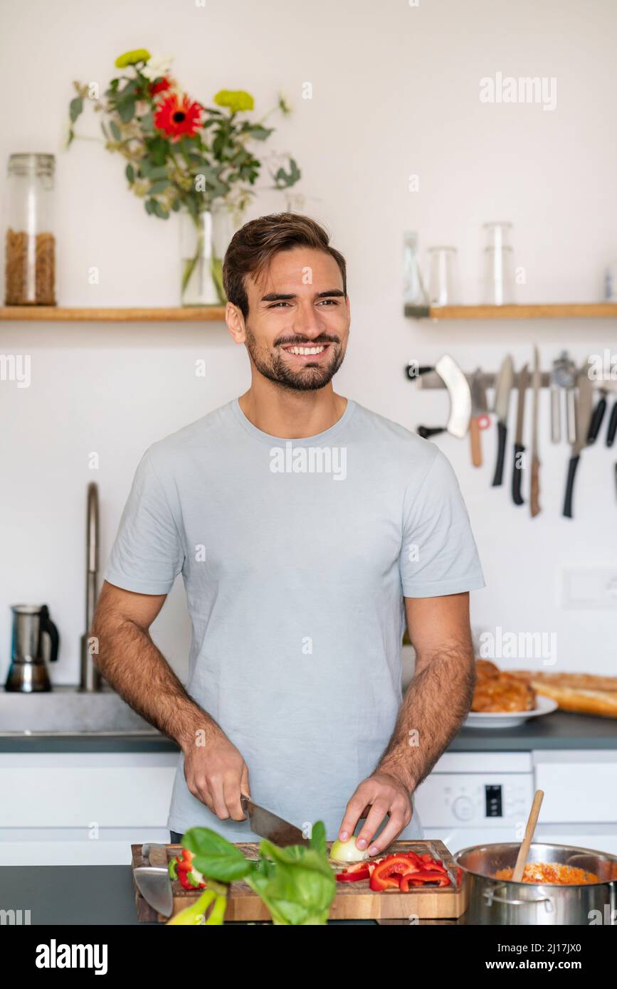 Chopping food hi-res stock photography and images - Alamy