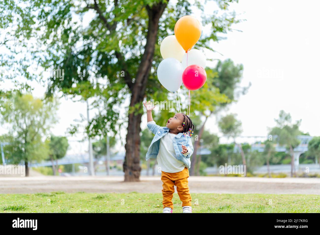 Children playing with balloons hi-res stock photography and images - Alamy