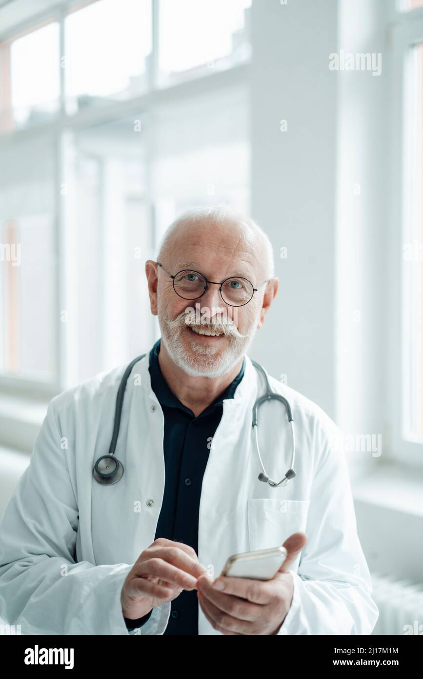 Phone medical hi-res stock photography and images - Alamy