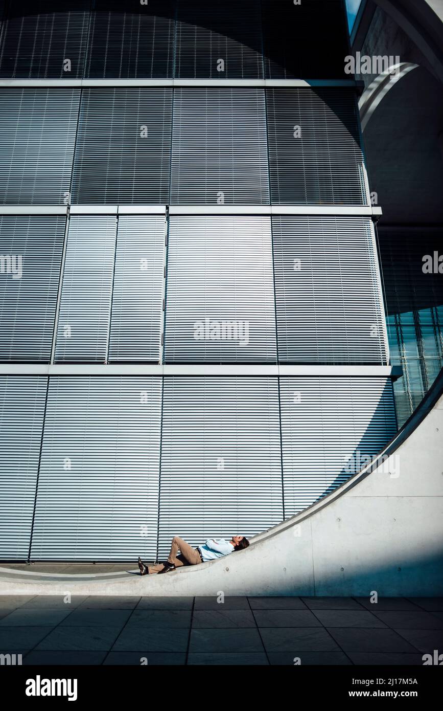 Lying on side of building hi-res stock photography and images - Alamy